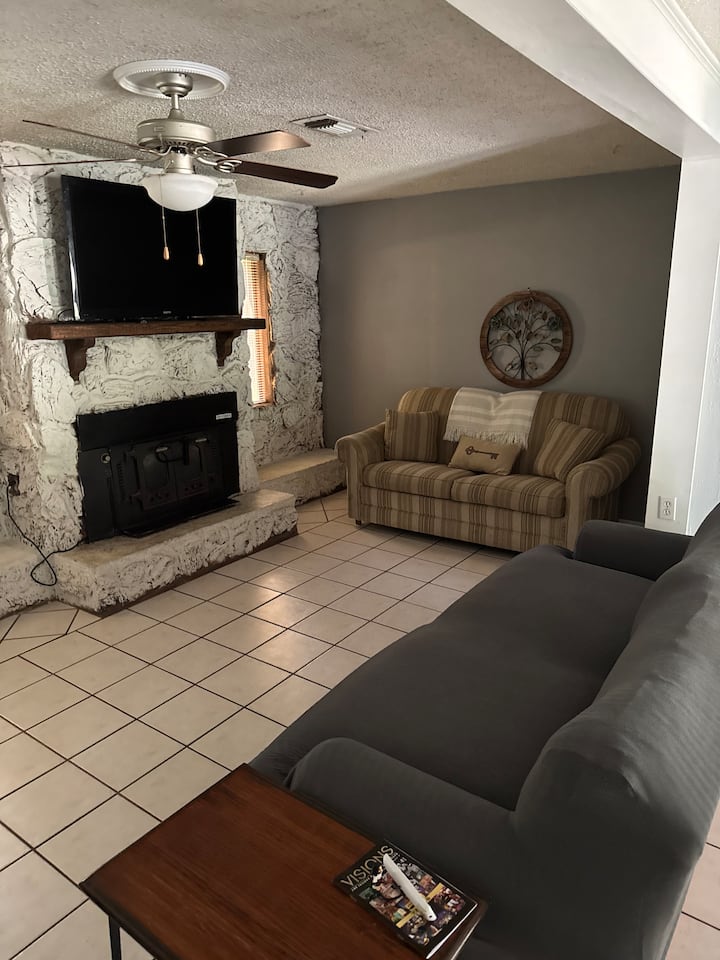 Large Entire Home - In The Heart Of West Monroe - West Monroe, LA