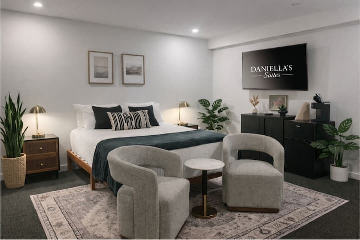 *New Deluxe Queen Room| Salem+ Peabody | Parking - Lynn