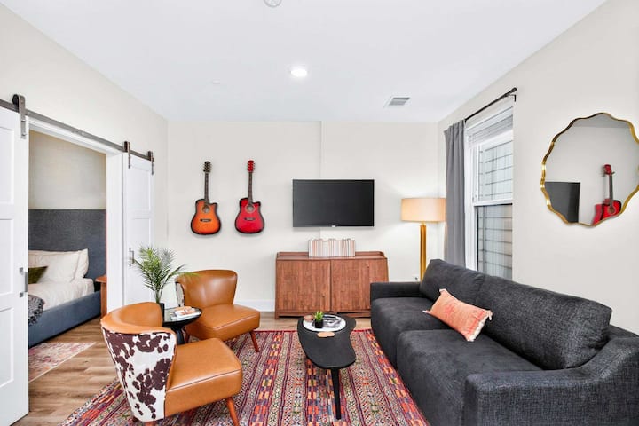 Writers Round | 1br + Sleeper Sofa | Courtyard Vie - Nashville