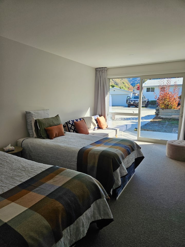 Bedroom With Private Bathroom - Arrowtown