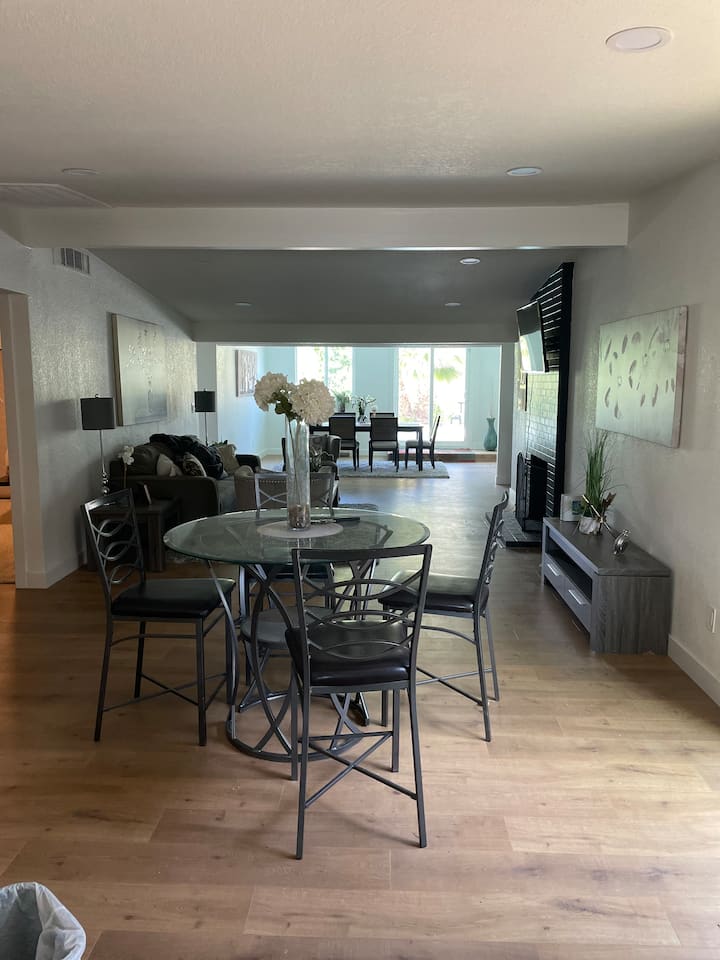 House With A Vibe In West Sac - Sacramento, CA