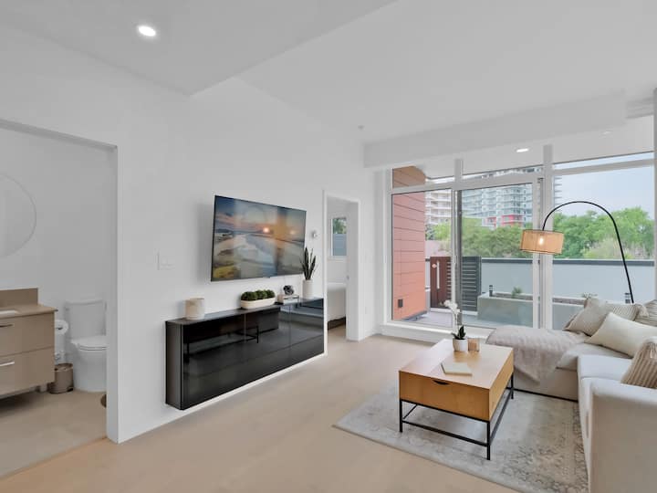Modern Lakeside Escape
Pool, Hot Tub, Gym, Sauna - Kelowna