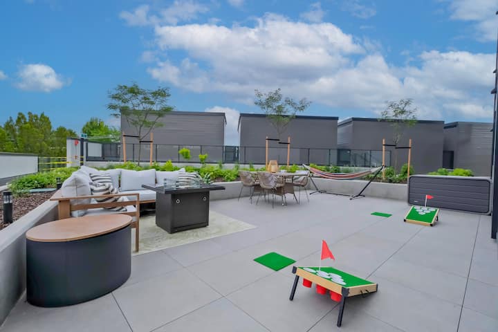 Modern Lakeside Escape - Kelowna
