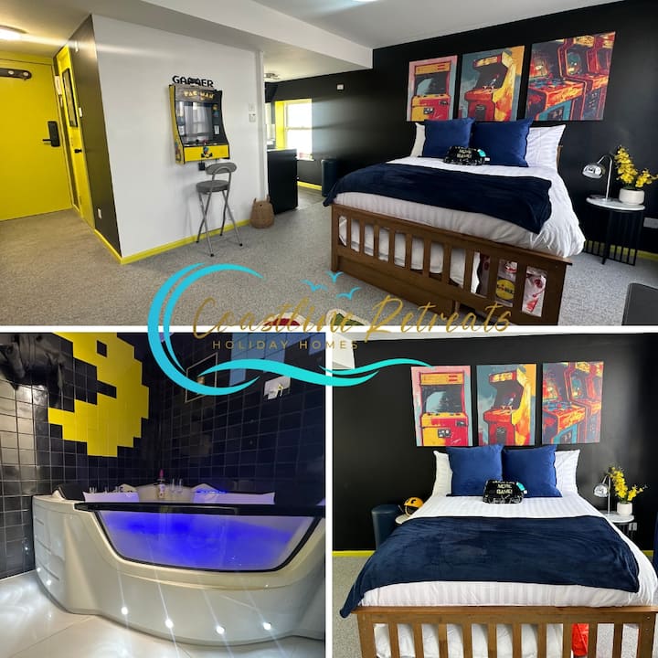 The Pac-man Suite * Jacuzzi Bath*netflix*kitchen - Bournemouth