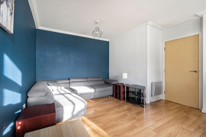 2-bedroom Flat In Woking– Walk To Station - Woking