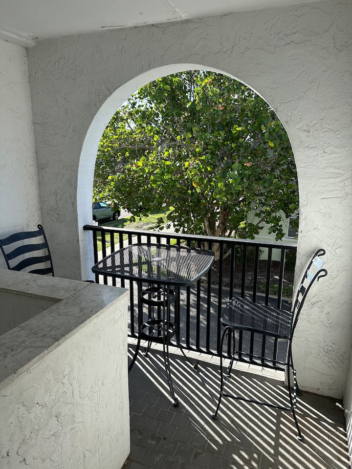 One Bedroom Apartment - Tampa, FL