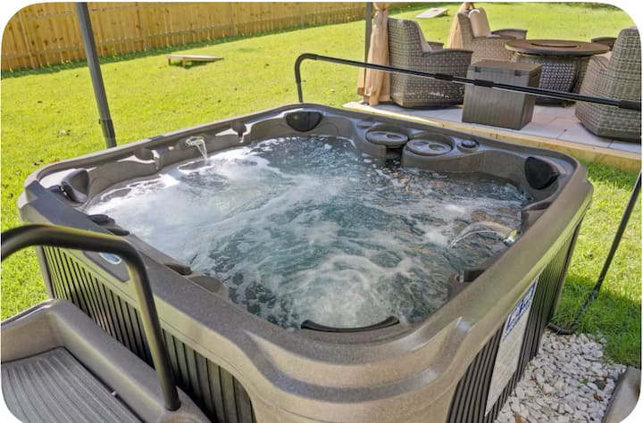 Spacious Family Home Near The Airport With Hot Tub - Riverdale, GA