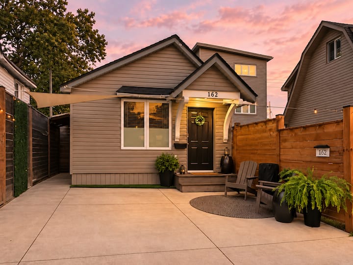 Tiny Beach Escape  Cozy Cottage For Two - Crystal Beach