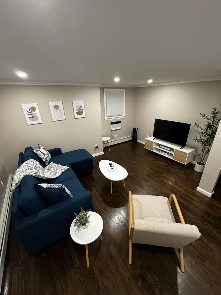 Spacious & Modern - 2 Bedroom 1 Bath Apartment - Massapequa, NY