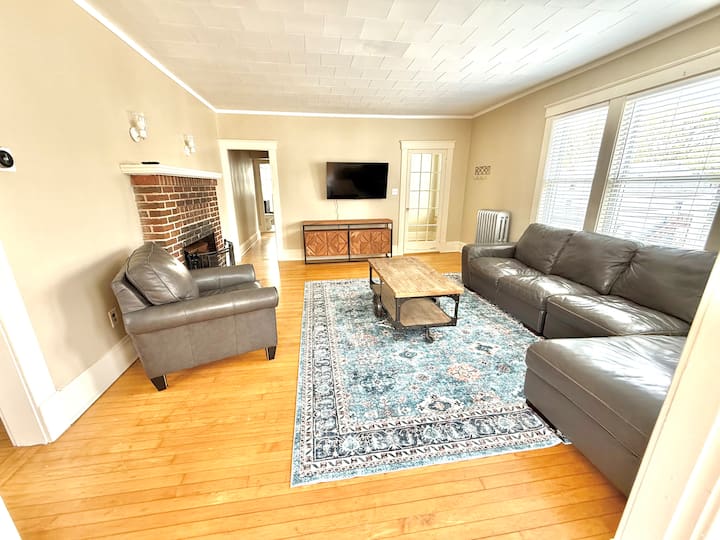 Spacious 2 Bedroom 1 Bath Apt - Mashapaug Lake, CT