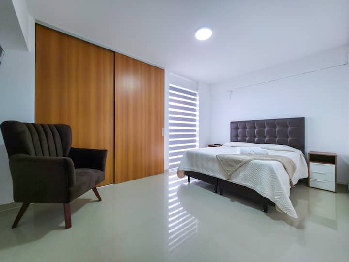 Amplio Departamento Con 5 Camas, Vista Y Parking. - Bolivia