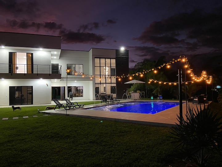 Casa De Verano, Espaciosa, Central Y Con Wifi - Quindio