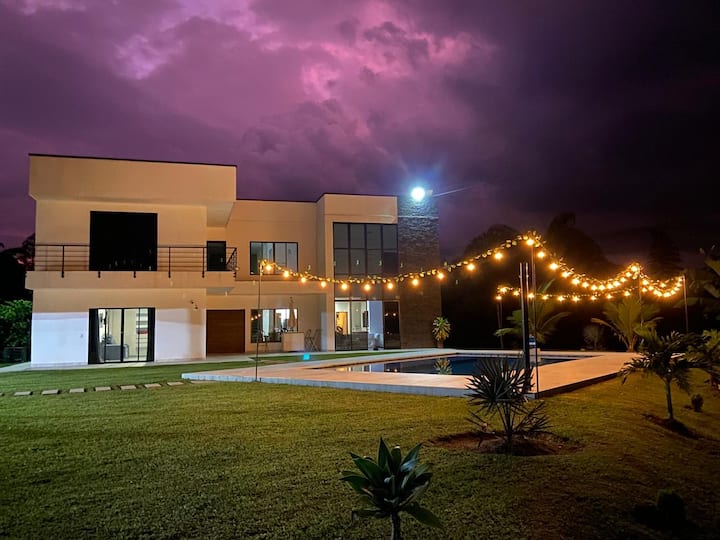 Casa De Verano, La Toscana.
Moderna, Espaciosa - Alcalá