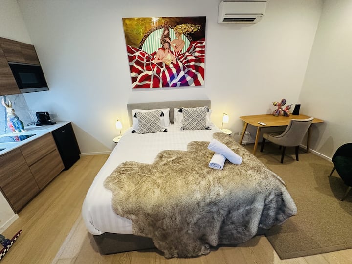 Spacious Luxury 2br | 2ba | Aircon + Parking - Mosman