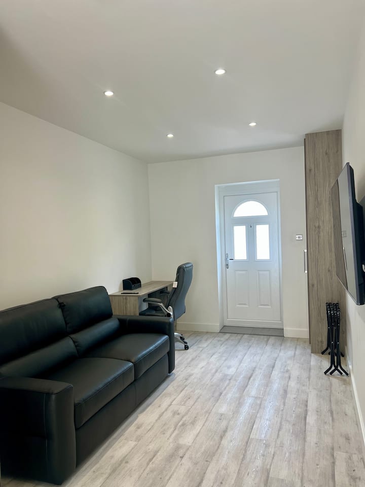 Independent Luxury Side Annexe - Ilford