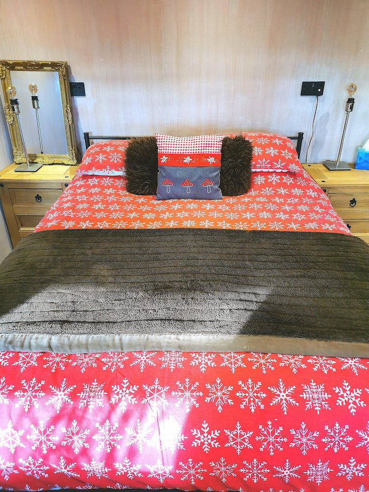 Wrexham Farm Stay Cabin - Wrexham