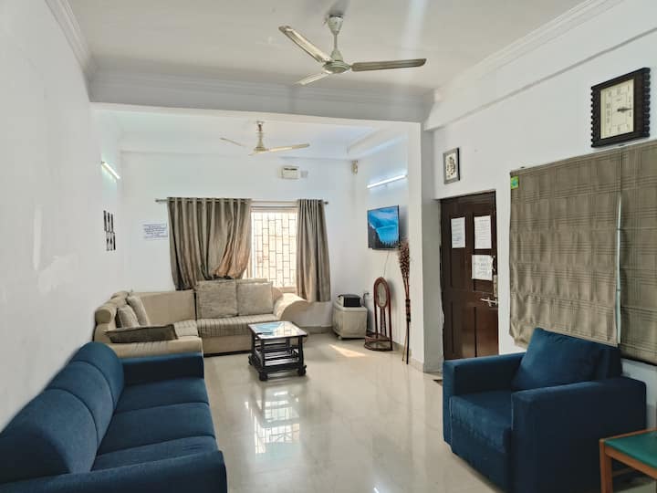 Great Family Couplefriendly 2bhk Rd3 Banjarahills - Hyderabad