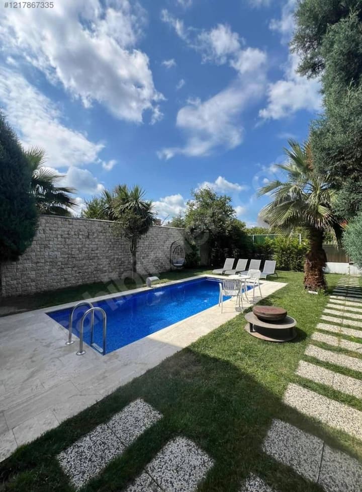 8 Odalı Kırkpınar’da Isıtmalı Havuzlu Ikiz Villa - Sakarya