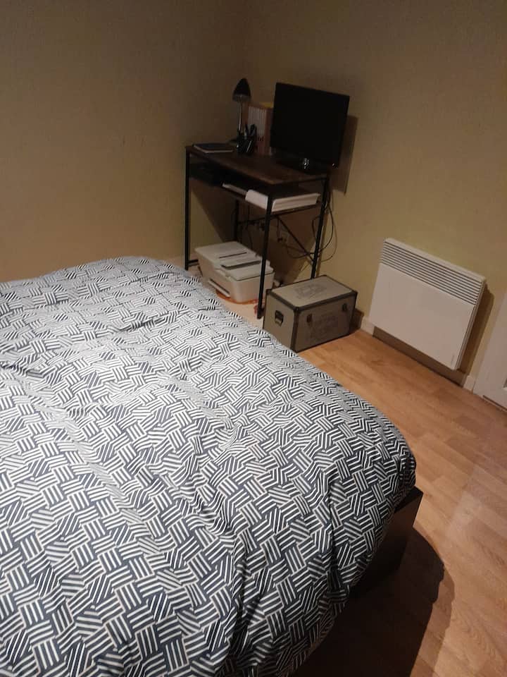 Prix 160 Euros La Nuit
 A 2 Km Du Circuit - Le Mans