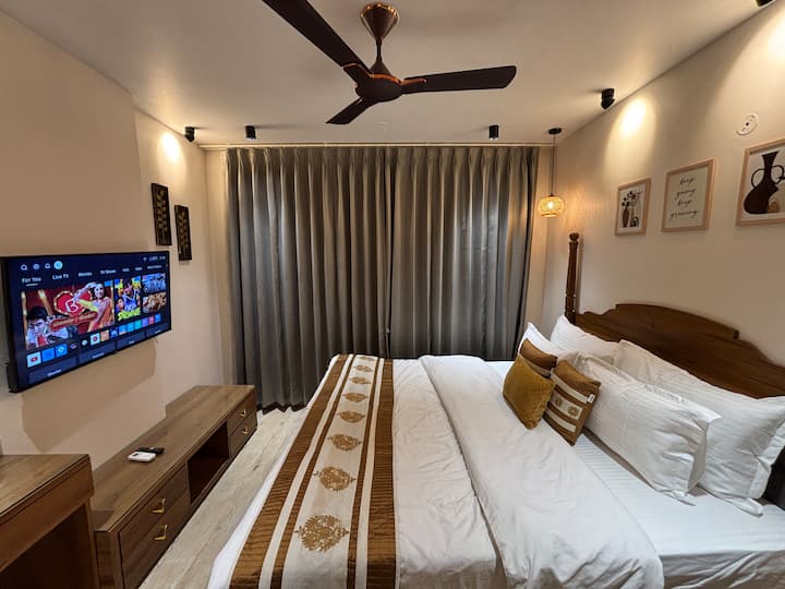 Plumex Allure - Luxe Studio W/ Pool In City Center - Jaipur