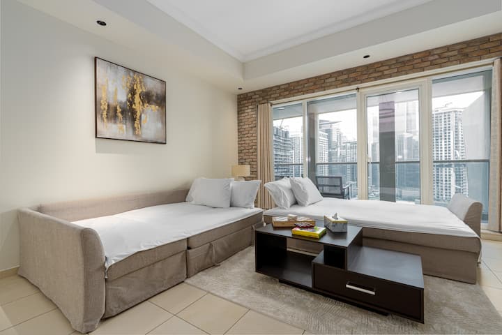 Comfy 1-bed |Sleeps 8| Stunning Canal & Burj View - Dubai