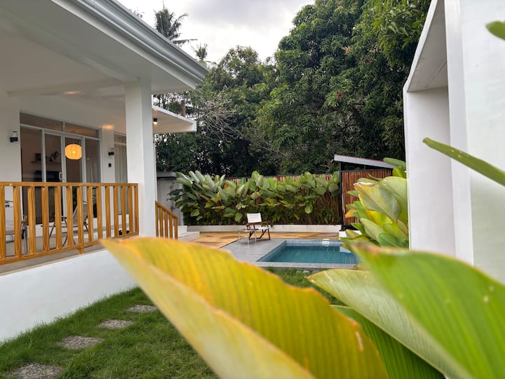 Relaxing Minimalist Tropical Pool Villa Laguna - Pila, Philippines