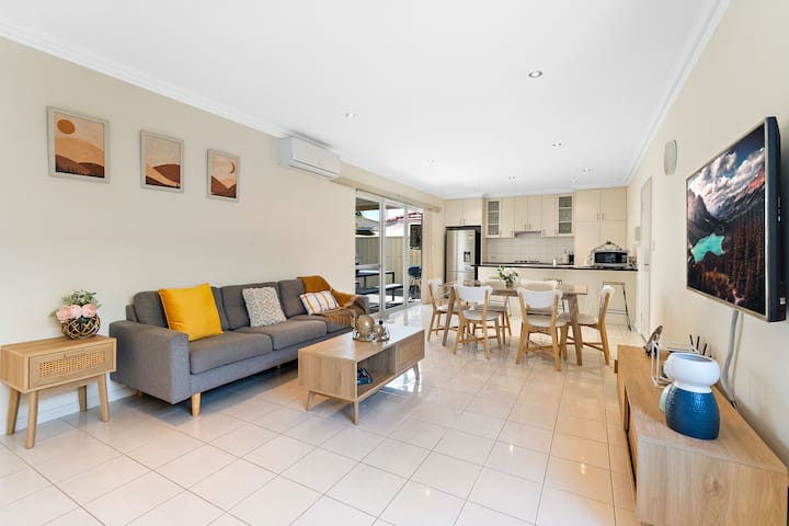 Bright & Comfy 3br Family Home, Near Shops & Cbd - Perth