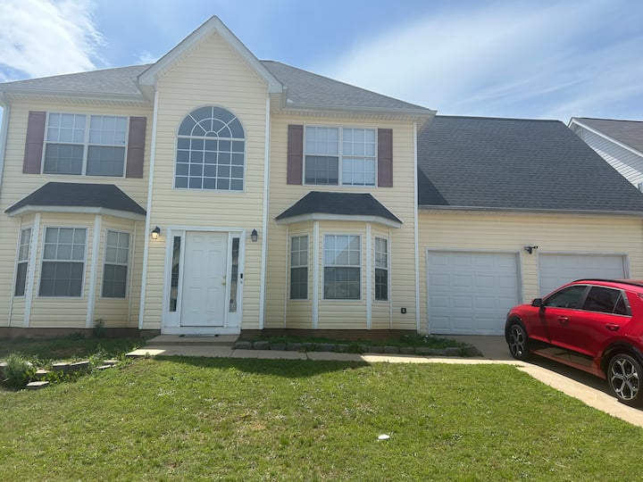 Country Family Home W/ Trampoline And Dancing Pole - Covington, GA