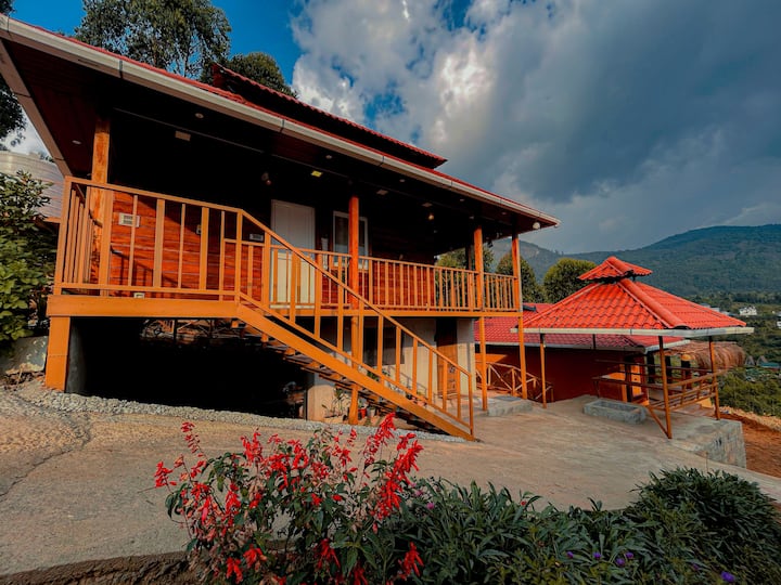Wooden Villa In Kanthalloor - Marayoor