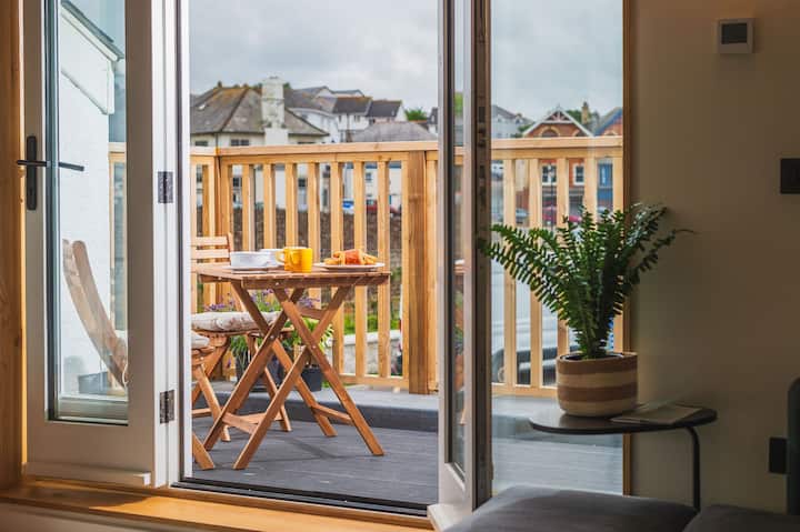 Sunny Cottage With Balcony Next To The Beach - Stratton