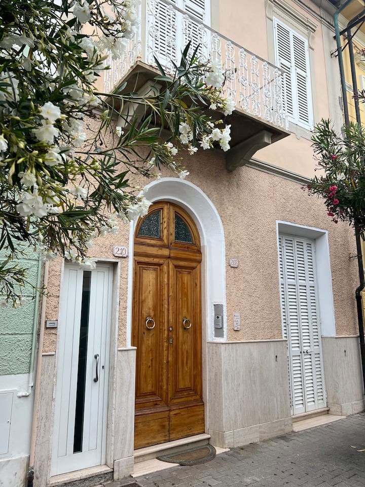 Casa A Due Passi Dal Mare - Viareggio