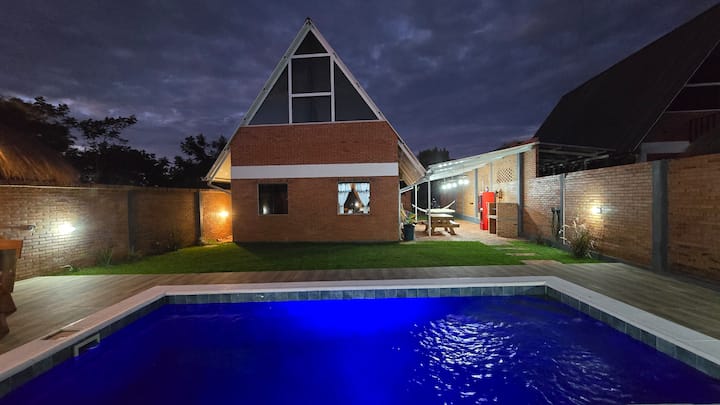 Casa De Lujo, Piscina Privada, Parilla, Cochera - Tobatí