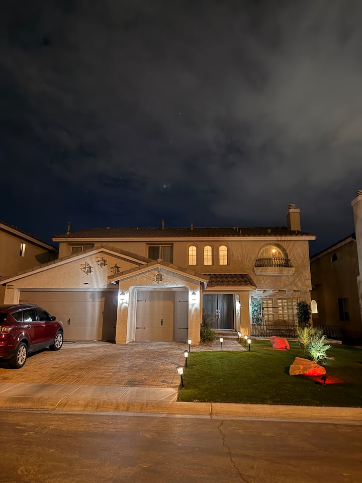 Upscale Safe Cozy Family Home By Airport & Strip - Las Vegas, NV