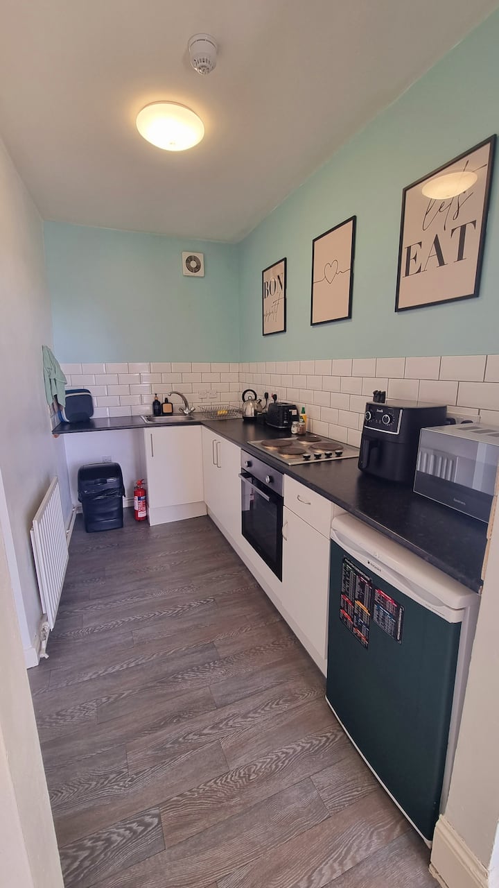 Lavish Lounge - Swansea, UK