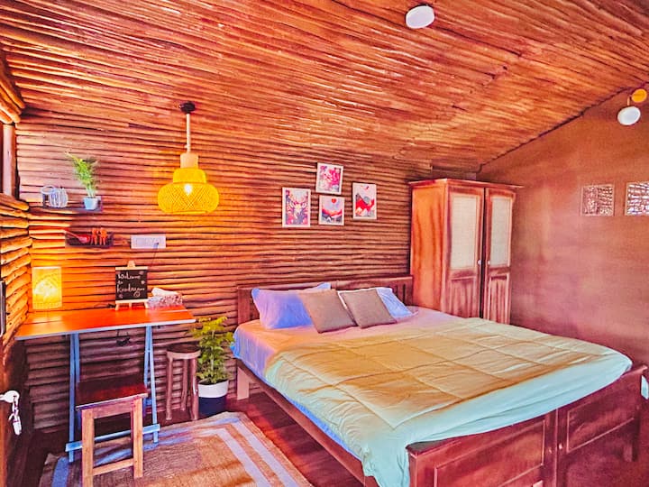 Stay Close To Nature In A Wooden Room - Marayoor