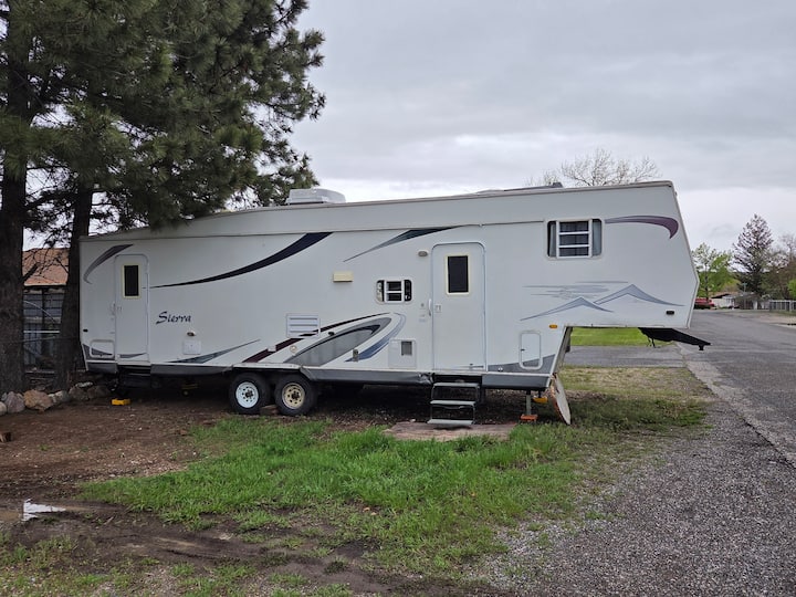 Bunkhouse Camper- 5 Minutes From Everything - Cody, WY
