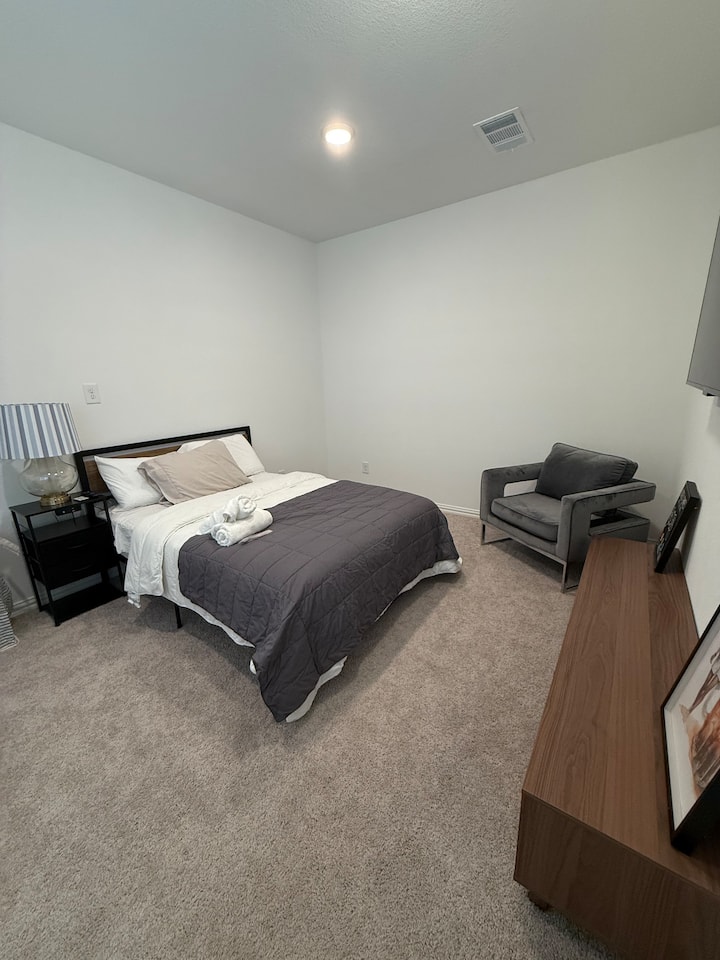 Private Bedroom Shared Bathroom - Fort Worth, TX
