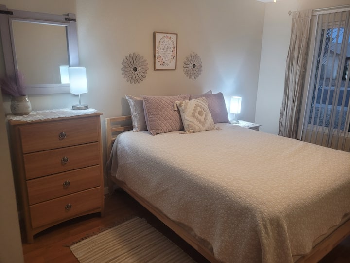Comfy Longterm Rental-females - Glendale, AZ