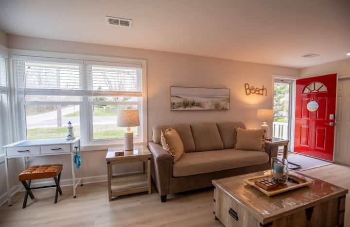 Charming Cottage In Miller Beach - Portage, IN