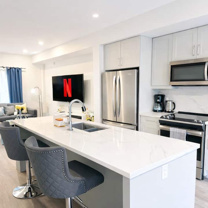 Spacious Modern  Niagara Getaway 3br Vacation Home - St. Catharines