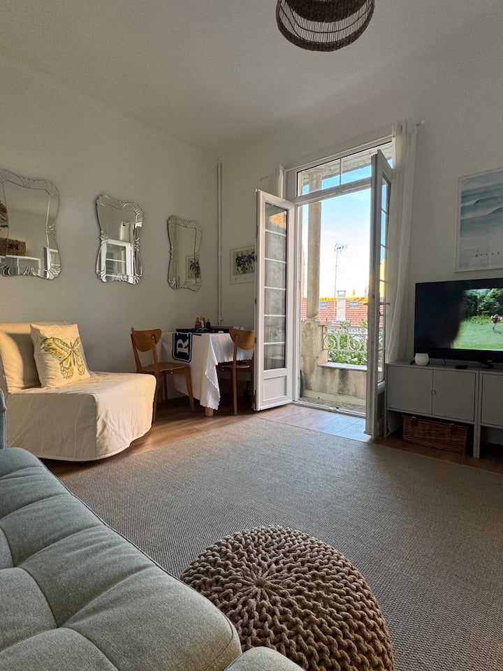 Tranquil Apartment & Balcony 5 Mins From Beach - Toulon