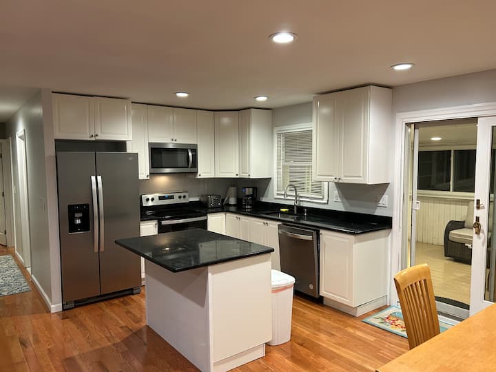 Relocation And Extended Stay By The Lake - Bethel, CT