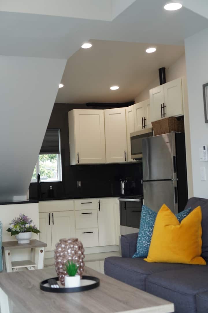 Luxury 2 Bedroom Unit 35% Discount Monthly Rate - Kelowna
