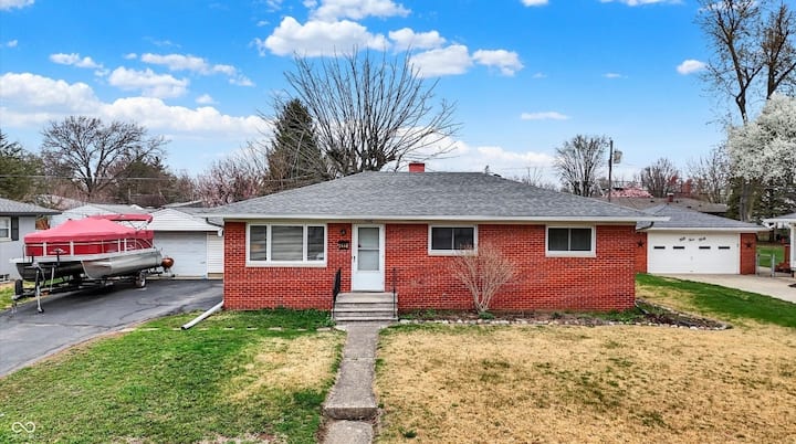 Indy 500 House W/ Free Parking - Indianápolis, IN