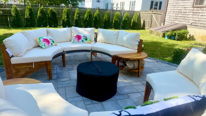 Charming-gambrel House - French Country Flair - 布里斯托爾