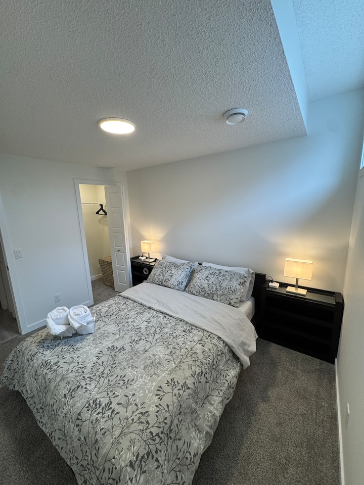 Cozy & Private Guest Suite - Calgary