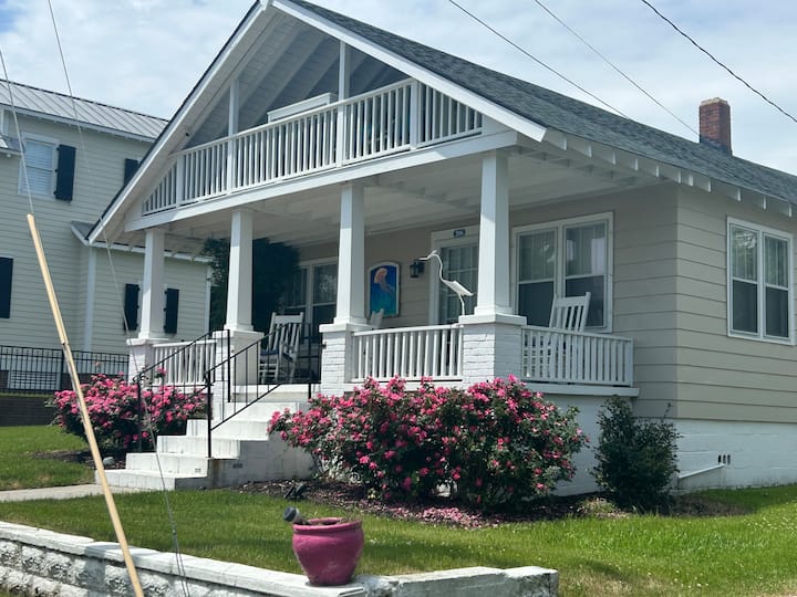 Friendly Cottage - Walkable To Downtown! - Swansboro, NC