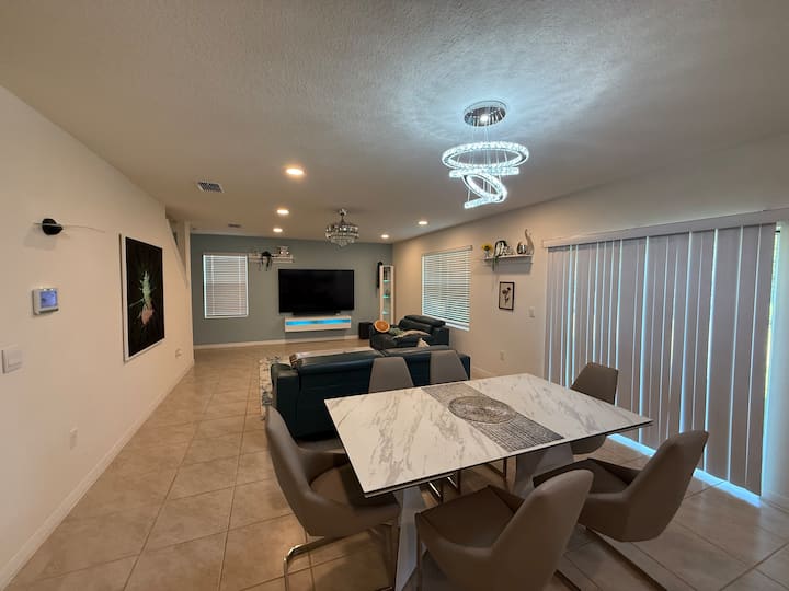 Stylish Room Available - Sanford, FL