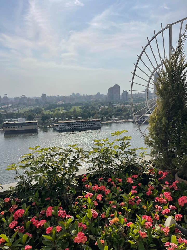 Iconic Cairo Stay Breathtaking Nile & Zamalek View - Le Caire