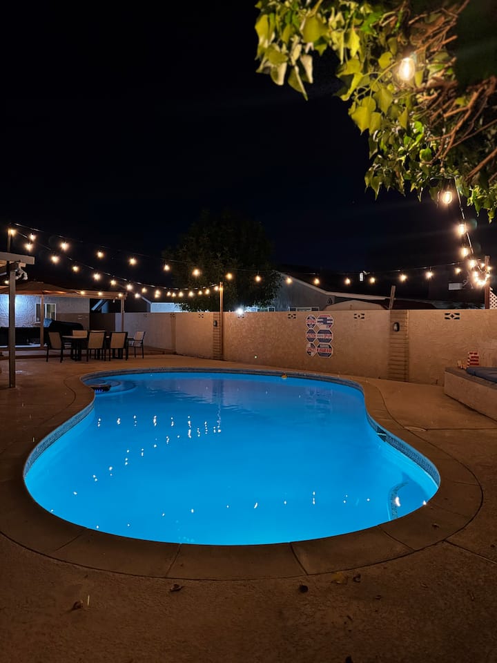 The Maze House—pool & Theatre Room - San Bernardino